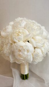 19 White Wedding Bouquets Peonies Inspiration For Romantic Brides ...
