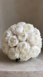 19 White Wedding Bouquets Peonies Inspiration For Romantic Brides ...