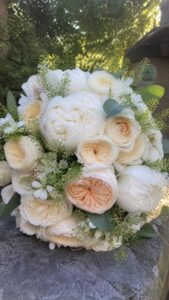 19 White Wedding Bouquets Peonies Inspiration For Romantic Brides ...