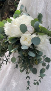 19 White Wedding Bouquets Peonies Inspiration For Romantic Brides ...
